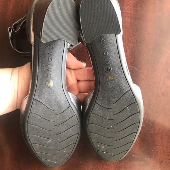 Easy Spirit | Shoes | Evolve Easy Spirit Silver Bootie Heels Size ...